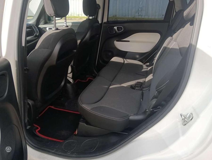 White Fiat 500L 2015 in Utena, with an engine capacity of 1.60 L and mileage of 182 thousand km for 5650 €, photo 12 on AUTOMOTO.COM.LV