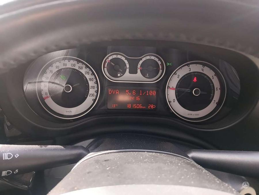 White Fiat 500L 2015 in Utena, with an engine capacity of 1.60 L and mileage of 182 thousand km for 5650 €, photo 14 on AUTOMOTO.COM.LV