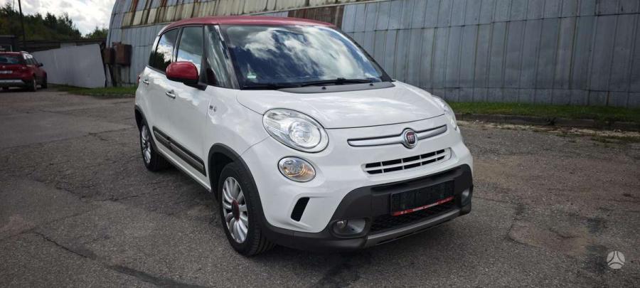 White Fiat 500L 2015 in Utena, with an engine capacity of 1.60 L and mileage of 182 thousand km for 4650 €, photo 8 on AUTOMOTO.COM.LV