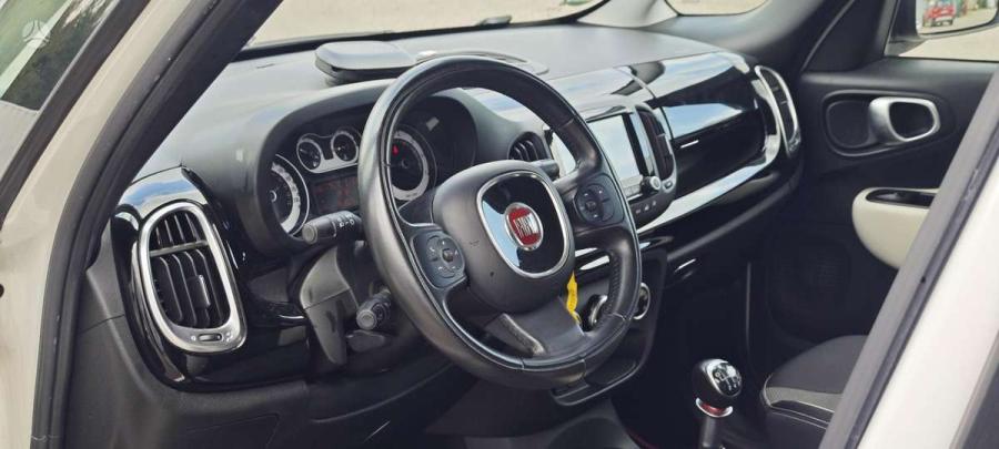White Fiat 500L 2015 in Utena, with an engine capacity of 1.60 L and mileage of 182 thousand km for 4650 €, photo 10 on AUTOMOTO.COM.LV