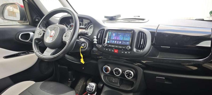 White Fiat 500L 2015 in Utena, with an engine capacity of 1.60 L and mileage of 182 thousand km for 4650 €, photo 12 on AUTOMOTO.COM.LV