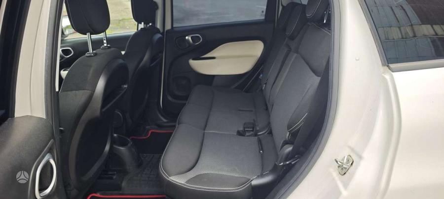 White Fiat 500L 2015 in Utena, with an engine capacity of 1.60 L and mileage of 182 thousand km for 4650 €, photo 15 on AUTOMOTO.COM.LV