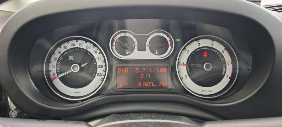 White Fiat 500L 2015 in Utena, with an engine capacity of 1.60 L and mileage of 182 thousand km for 4650 €, photo 16 on AUTOMOTO.COM.LV