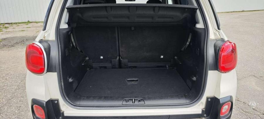 White Fiat 500L 2015 in Utena, with an engine capacity of 1.60 L and mileage of 182 thousand km for 4650 €, photo 20 on AUTOMOTO.COM.LV