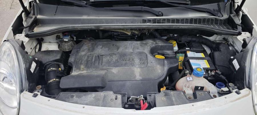 White Fiat 500L 2015 in Utena, with an engine capacity of 1.60 L and mileage of 182 thousand km for 4650 €, photo 22 on AUTOMOTO.COM.LV