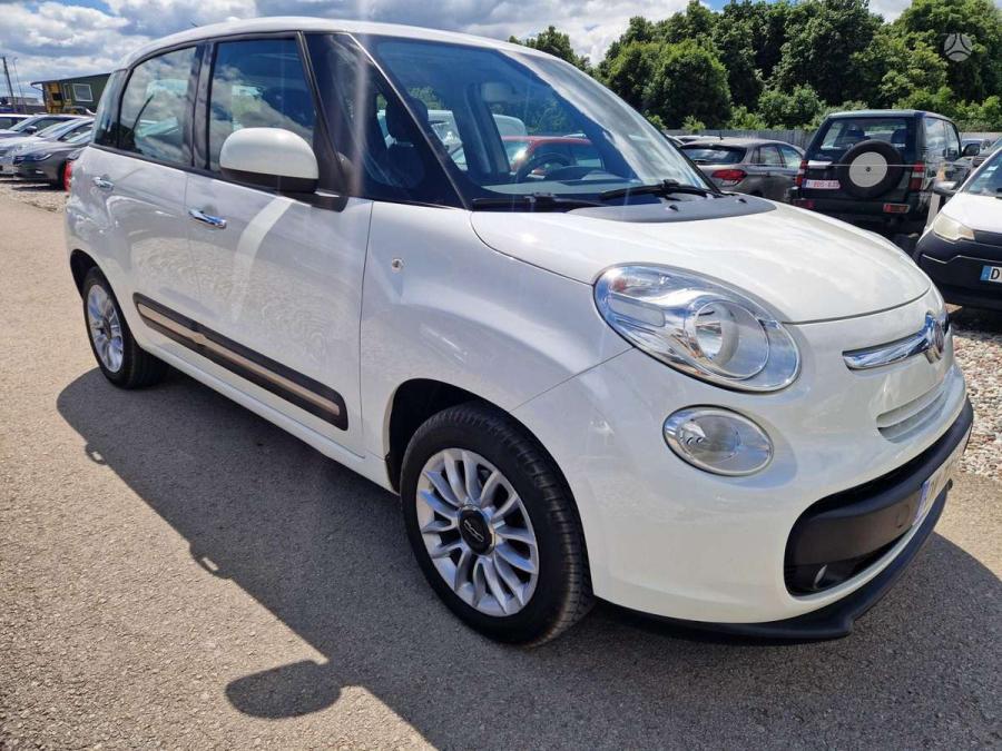 White Fiat 500L 2014 in Taurage, with an engine capacity of 1.30 L and mileage of 190 thousand km for 4100 €, photo 1 on AUTOMOTO.COM.LV
