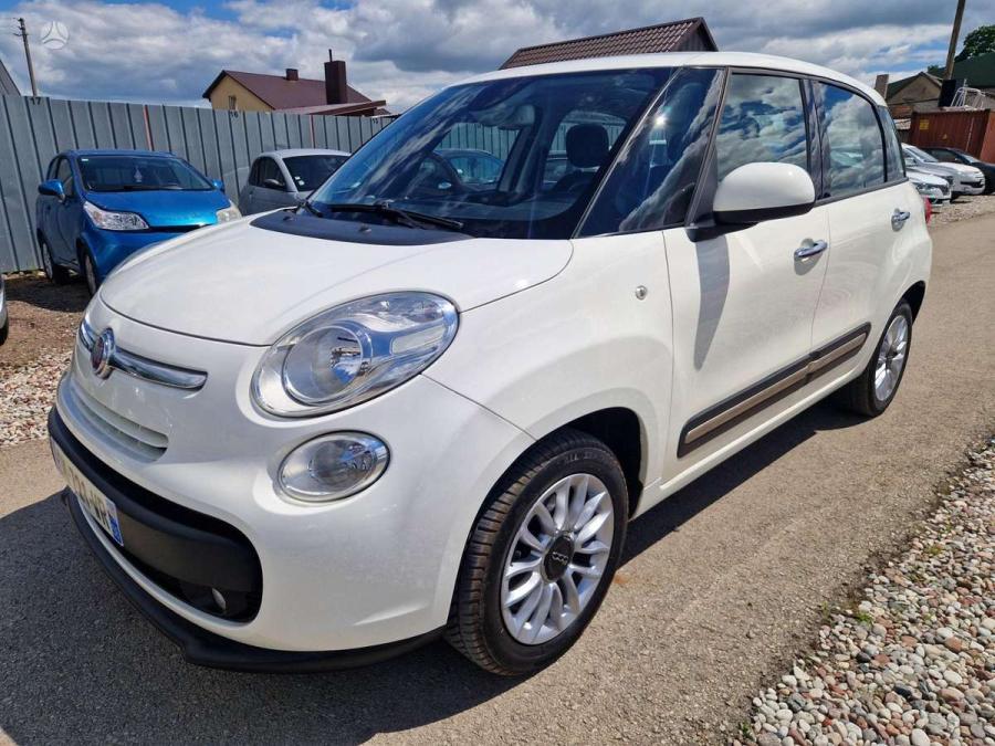 White Fiat 500L 2014 in Taurage, with an engine capacity of 1.30 L and mileage of 190 thousand km for 4100 €, photo 3 on AUTOMOTO.COM.LV