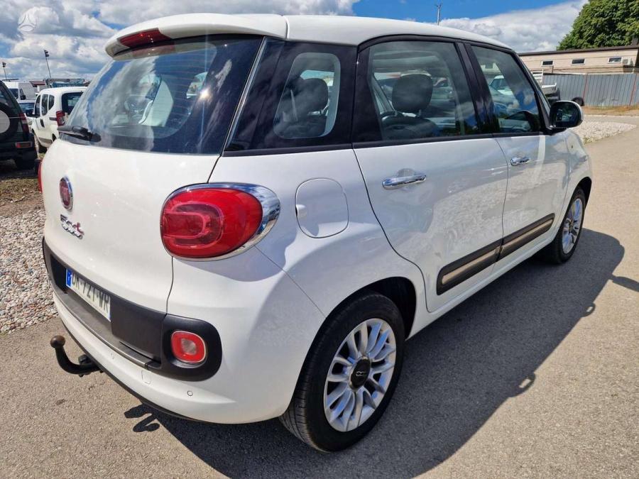 White Fiat 500L 2014 in Taurage, with an engine capacity of 1.30 L and mileage of 190 thousand km for 4100 €, photo 5 on AUTOMOTO.COM.LV