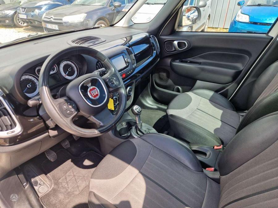 White Fiat 500L 2014 in Taurage, with an engine capacity of 1.30 L and mileage of 190 thousand km for 4100 €, photo 8 on AUTOMOTO.COM.LV