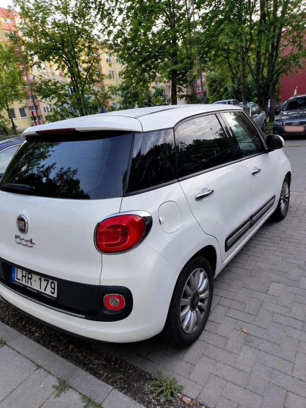 White Fiat 500L 2014 in Klaipeda, with an engine capacity of 1.25 L and mileage of 267 thousand km for 2000 €, photo 2 on AUTOMOTO.COM.LV