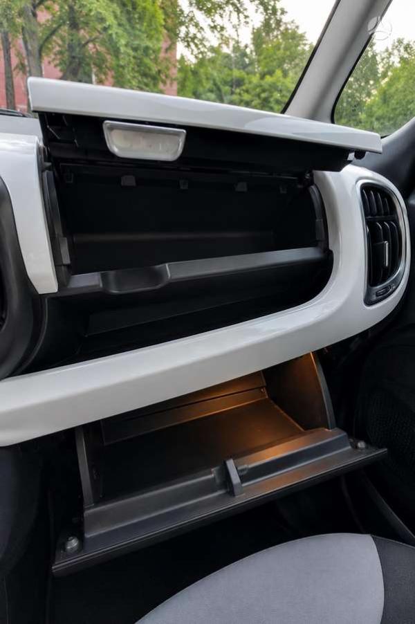 White Fiat 500L 2014 in Klaipeda, with an engine capacity of 1.25 L and mileage of 267 thousand km for 2000 €, photo 7 on AUTOMOTO.COM.LV
