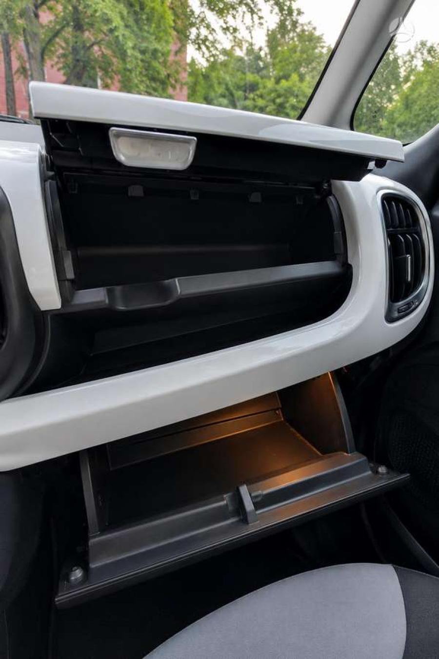 Balts Fiat 500L 2014 Klaipėda, ar dzinēja tilpumu 1.25 L un nobraukumu 267 tūkst. km par 2000 €, foto 8 vietnē AUTOMOTO.COM.LV