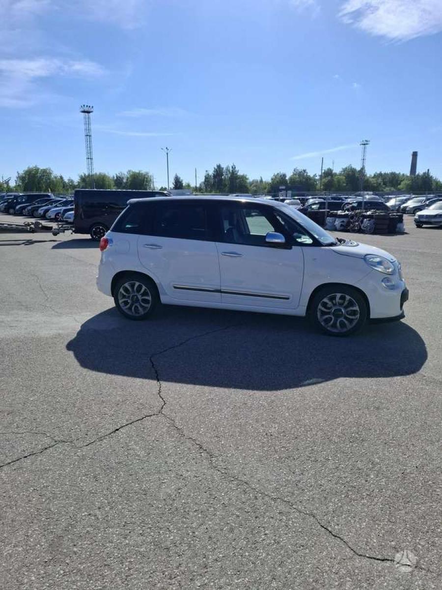 Balts Fiat 500L 2014 Marijampole, ar dzinēja tilpumu 1.40 L un nobraukumu 230 tūkst. km par 3700 €, foto 3 vietnē AUTOMOTO.COM.LV