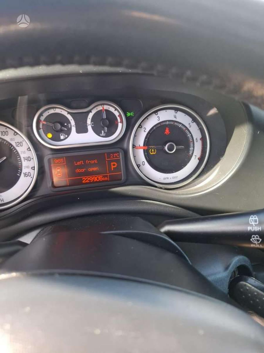 Balts Fiat 500L 2014 Marijampole, ar dzinēja tilpumu 1.40 L un nobraukumu 230 tūkst. km par 3700 €, foto 8 vietnē AUTOMOTO.COM.LV