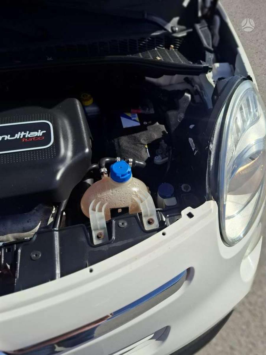 Balts Fiat 500L 2014 Marijampole, ar dzinēja tilpumu 1.40 L un nobraukumu 230 tūkst. km par 3700 €, foto 15 vietnē AUTOMOTO.COM.LV