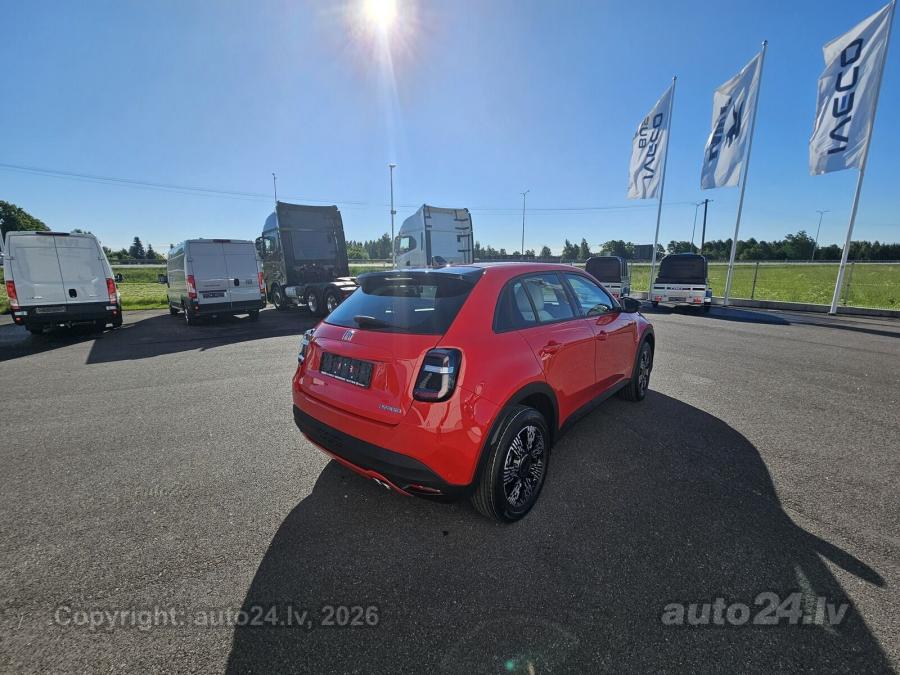 Red Fiat 600 2026 in Tartu, with an engine capacity of 1.20 L and mileage of 0 thousand km for 25900 €, photo 7 on AUTOMOTO.COM.LV