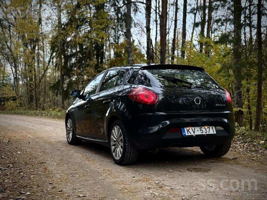 Melns Fiat Bravo 2007 Rēzekne, ar dzinēja tilpumu 1.90 L un nobraukumu 254 tūkst. km par 1700 €, foto 3 vietnē AUTOMOTO.COM.LV