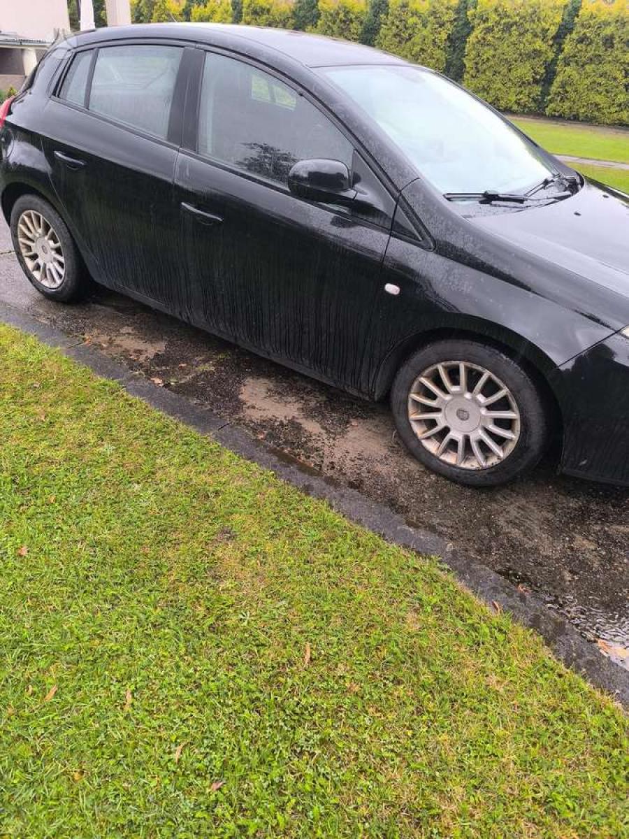 Melns Fiat Bravo 2007 Jonava, ar dzinēja tilpumu 1.91 L un nobraukumu 3 tūkst. km par 850 €, foto 5 vietnē AUTOMOTO.COM.LV