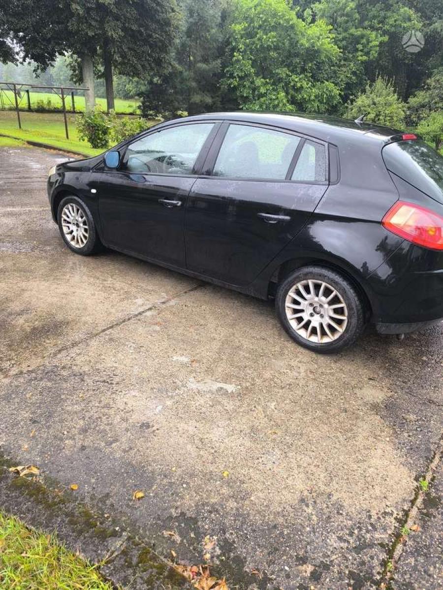 Melns Fiat Bravo 2007 Jonava, ar dzinēja tilpumu 1.91 L un nobraukumu 3 tūkst. km par 850 €, foto 6 vietnē AUTOMOTO.COM.LV