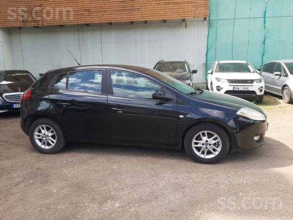 Melns Fiat Bravo 2008 Daugavpils, ar dzinēja tilpumu 1.90 L un nobraukumu 0 tūkst. km par 1650 €, foto 4 vietnē AUTOMOTO.COM.LV
