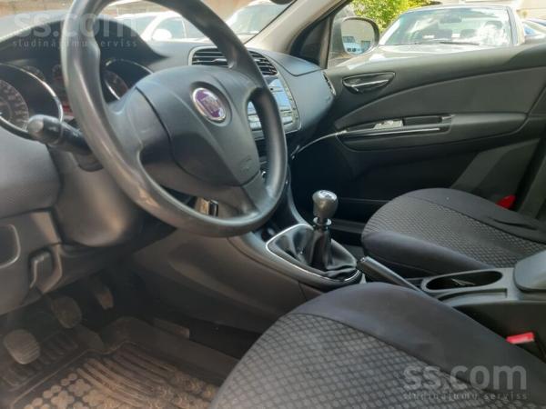Melns Fiat Bravo 2008 Daugavpils, ar dzinēja tilpumu 1.90 L un nobraukumu 0 tūkst. km par 1650 €, foto 9 vietnē AUTOMOTO.COM.LV