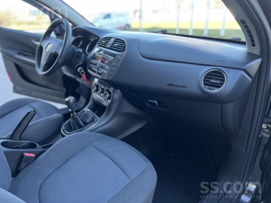 Black Fiat Bravo 2008 in Jekabpils, with an engine capacity of 1.60 L and mileage of 209 thousand km for 2990 €, photo 13 on AUTOMOTO.COM.LV