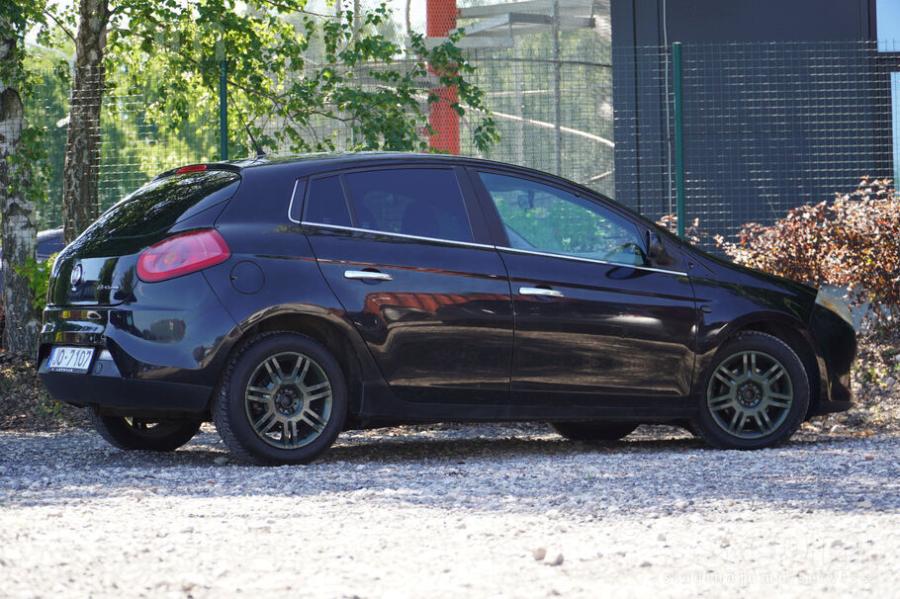 Melns Fiat Bravo 2008 Rīga, ar dzinēja tilpumu 1.90 L un nobraukumu 248 tūkst. km par 1890 €, foto 10 vietnē AUTOMOTO.COM.LV