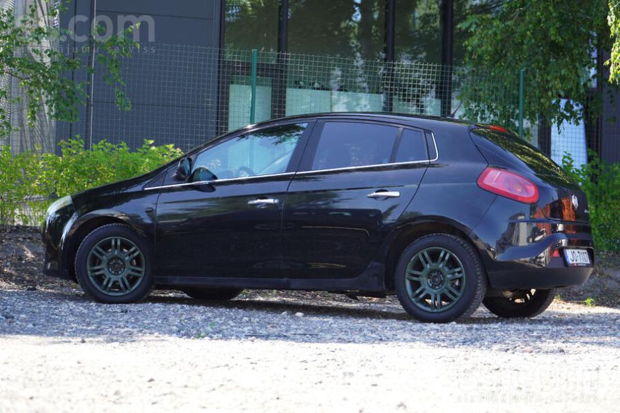 Melns Fiat Bravo 2008 Rīga, ar dzinēja tilpumu 1.90 L un nobraukumu 248 tūkst. km par 1890 €, foto 11 vietnē AUTOMOTO.COM.LV