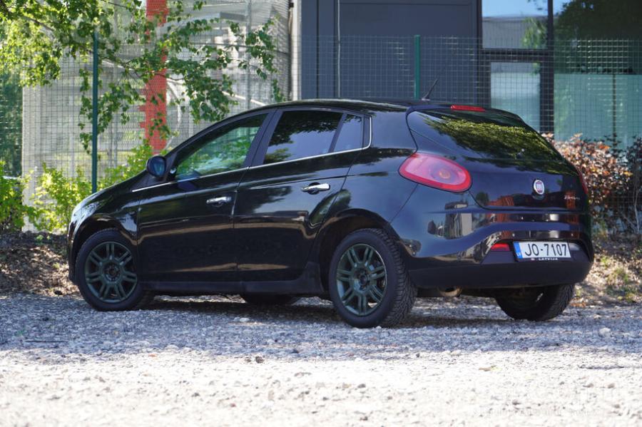 Melns Fiat Bravo 2008 Rīga, ar dzinēja tilpumu 1.90 L un nobraukumu 248 tūkst. km par 1890 €, foto 12 vietnē AUTOMOTO.COM.LV