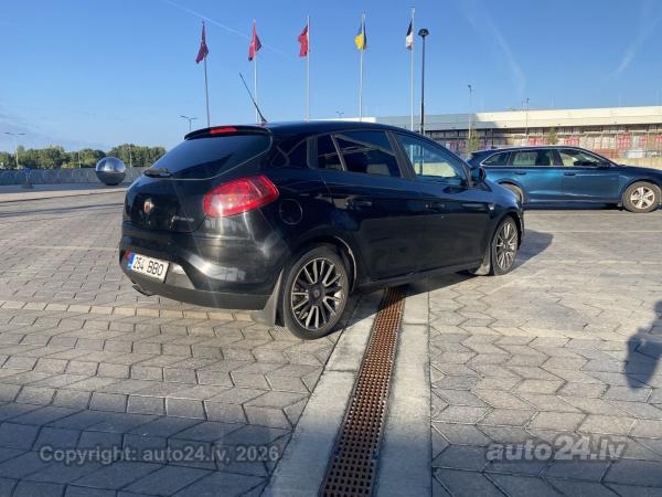 Melns Fiat Bravo 2008 Tallina, ar dzinēja tilpumu 1.90 L un nobraukumu 271 tūkst. km par 2499 €, foto 5 vietnē AUTOMOTO.COM.LV