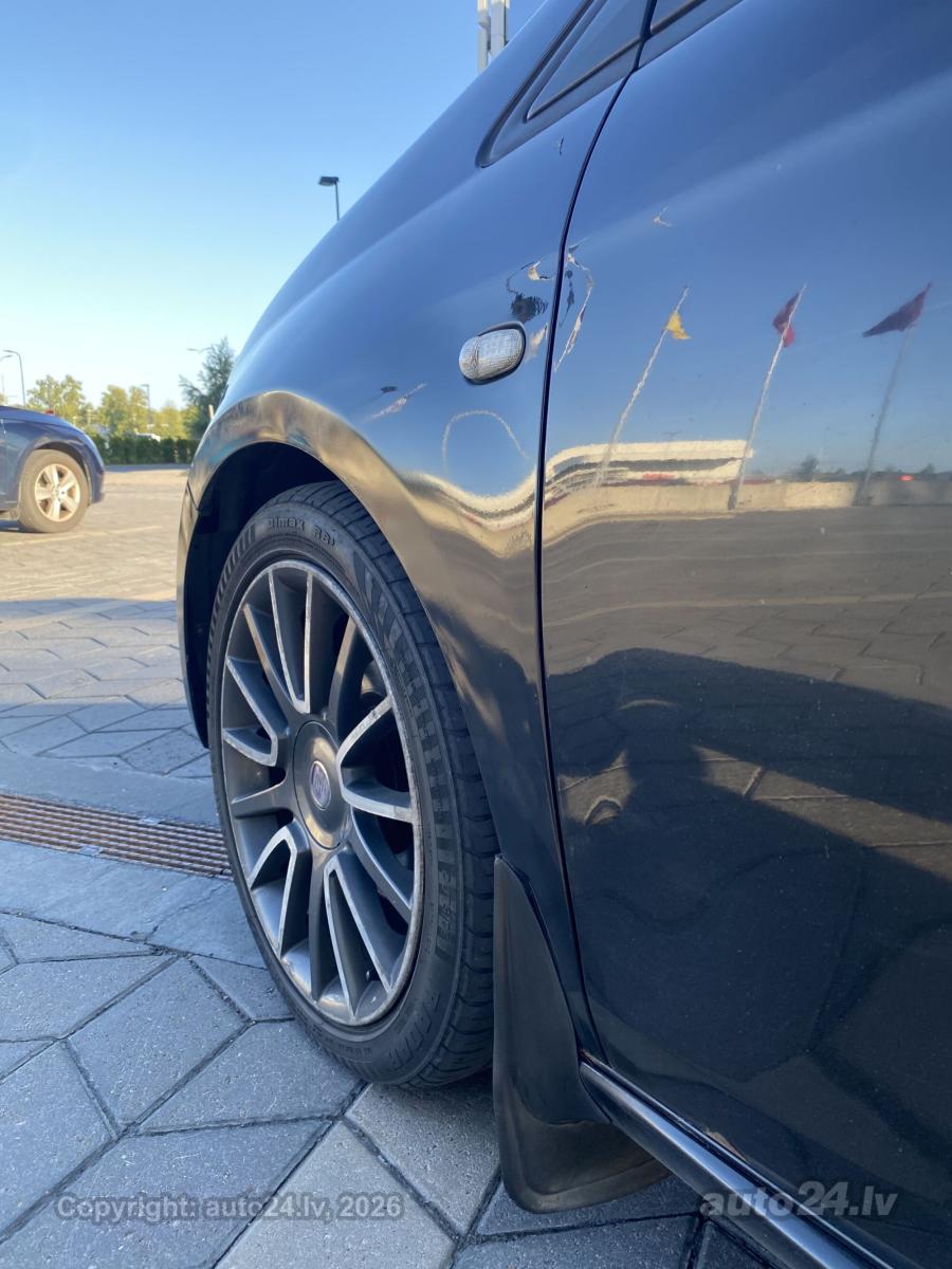 Melns Fiat Bravo 2008 Tallina, ar dzinēja tilpumu 1.90 L un nobraukumu 271 tūkst. km par 2499 €, foto 16 vietnē AUTOMOTO.COM.LV