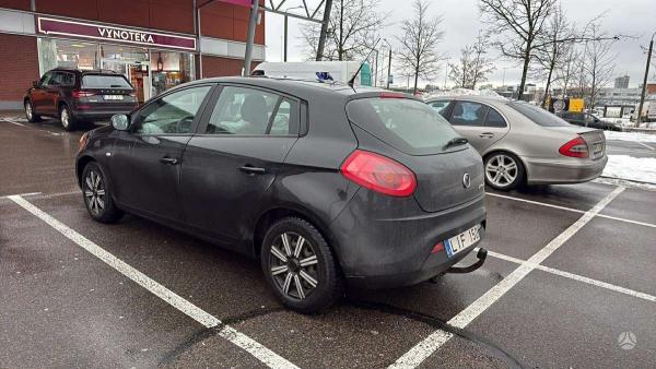 Melns Fiat Bravo 2011 Viļņa, ar dzinēja tilpumu 1.60 L un nobraukumu 257 tūkst. km par 3500 €, foto 4 vietnē AUTOMOTO.COM.LV