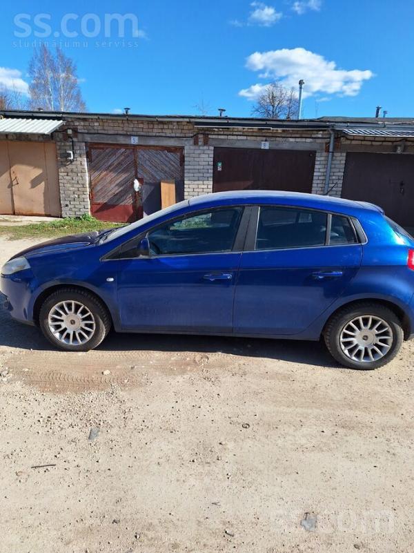 Blue Fiat Bravo 2006 in Riga, with an engine capacity of 1.90 L and mileage of 320 thousand km for 1550 €, photo 5 on AUTOMOTO.COM.LV