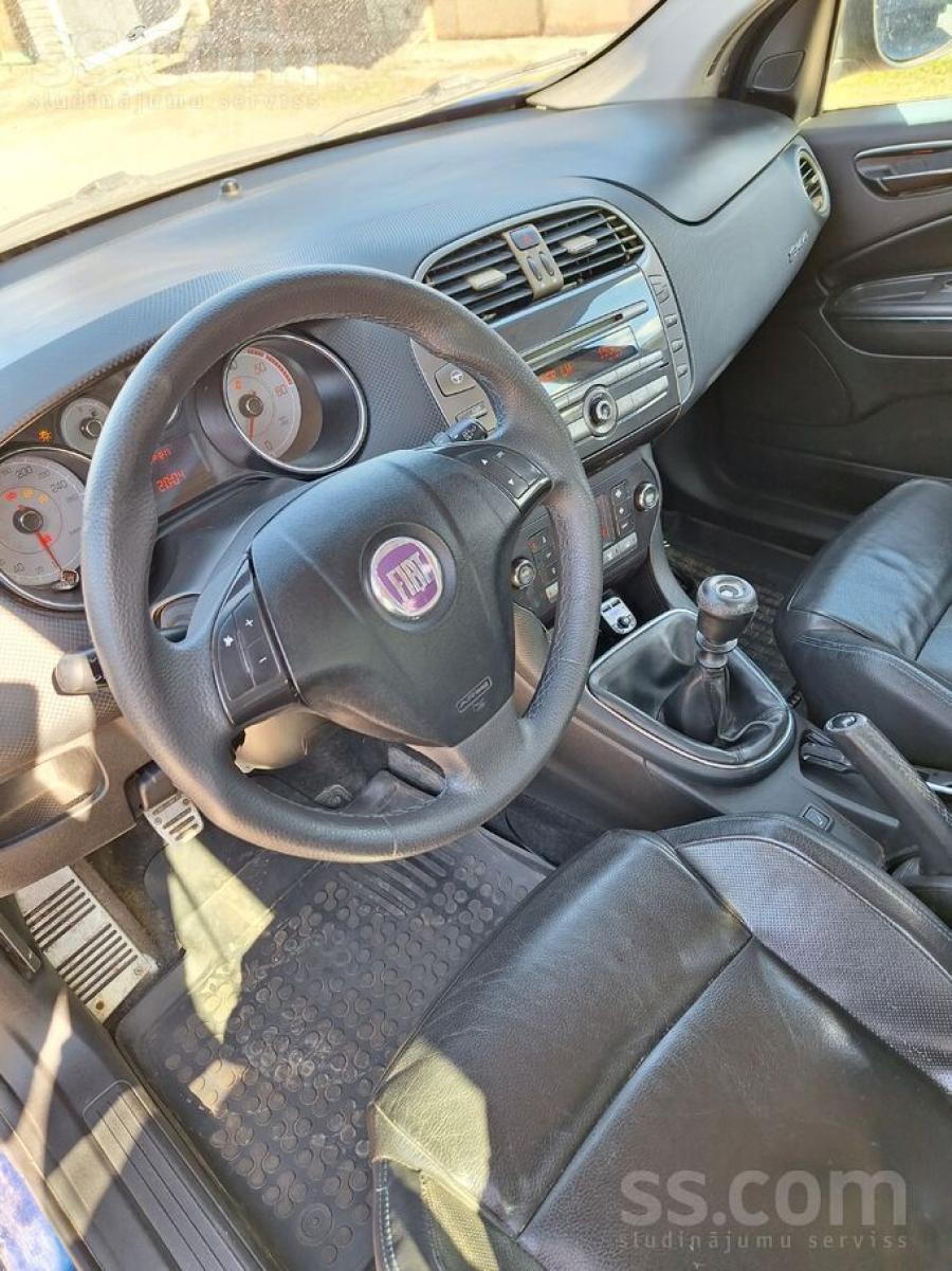 Zils Fiat Bravo 2006 Rīga, ar dzinēja tilpumu 1.90 L un nobraukumu 320 tūkst. km par 1550 €, foto 7 vietnē AUTOMOTO.COM.LV