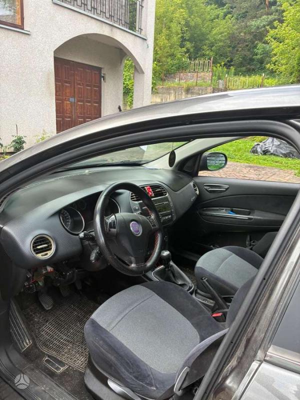 Grey Fiat Bravo 2008 in Vilnius, with an engine capacity of 1.91 L and mileage of 35 thousand km for 990 €, photo 8 on AUTOMOTO.COM.LV