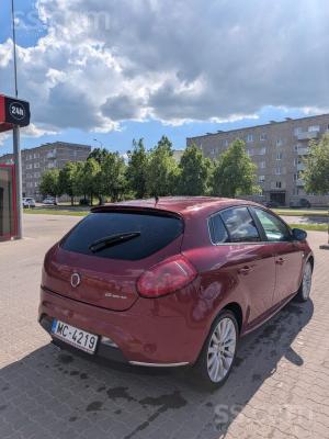 Sarkans Fiat Bravo 2007 Gulbene, ar dzinēja tilpumu 1.90 L un nobraukumu 310 tūkst. km par 2700 €, foto  vietnē AUTOMOTO.COM.LV