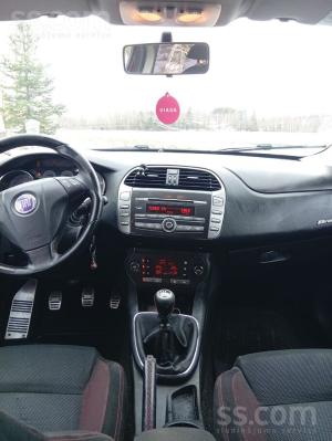 Sarkans Fiat Bravo 2007 Rīga, ar dzinēja tilpumu 1.90 L un nobraukumu 240 tūkst. km par 2100 €, foto 5 vietnē AUTOMOTO.COM.LV