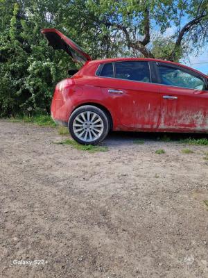 Red Fiat Bravo 2007 in Siauliai, with an engine capacity of 1.91 L and mileage of 248 thousand km for 1300 €, photo 3 on AUTOMOTO.COM.LV