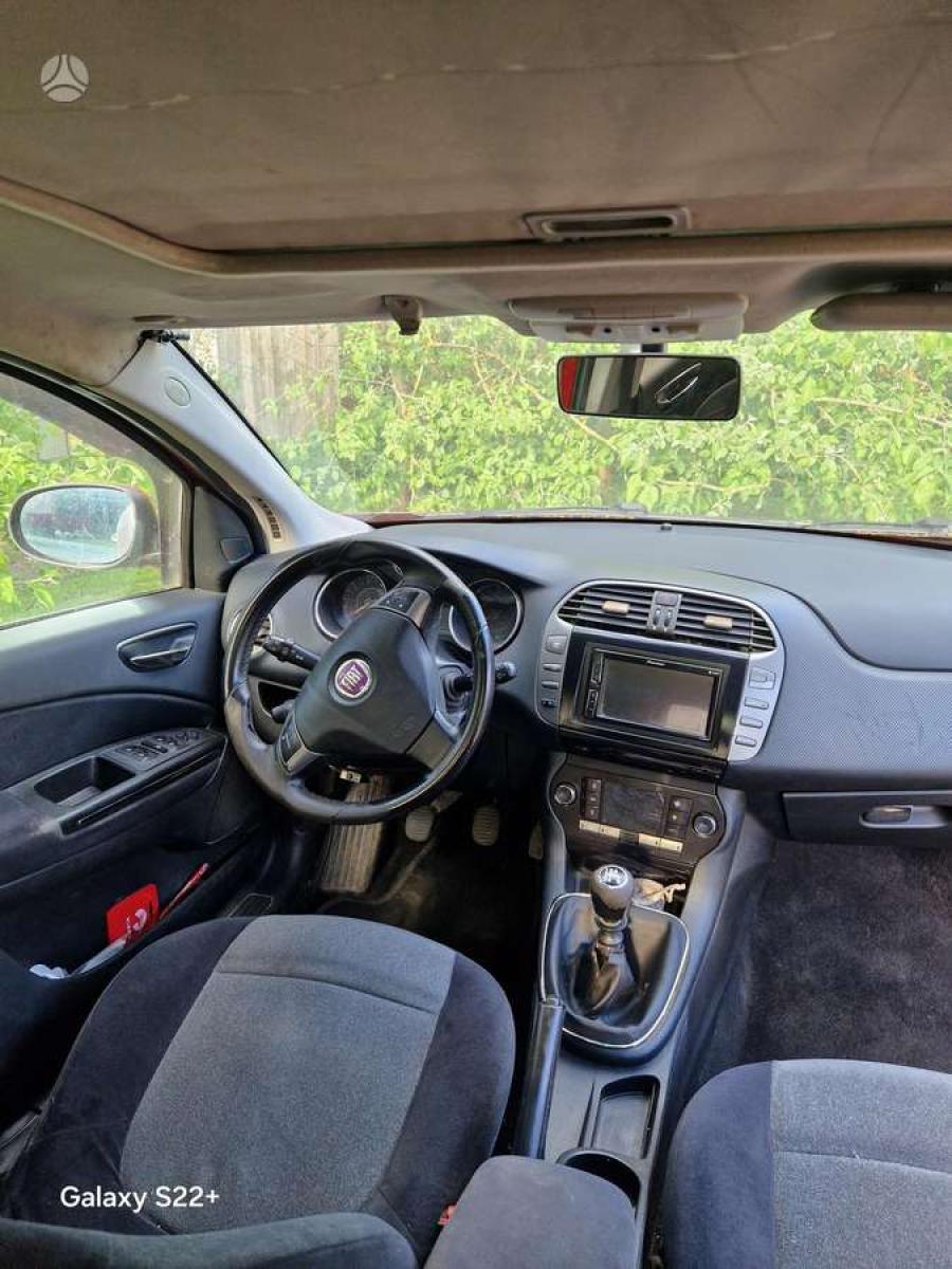 Red Fiat Bravo 2007 in Siauliai, with an engine capacity of 1.91 L and mileage of 248 thousand km for 1300 €, photo 5 on AUTOMOTO.COM.LV