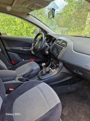 Red Fiat Bravo 2007 in Siauliai, with an engine capacity of 1.91 L and mileage of 248 thousand km for 1300 €, photo 6 on AUTOMOTO.COM.LV