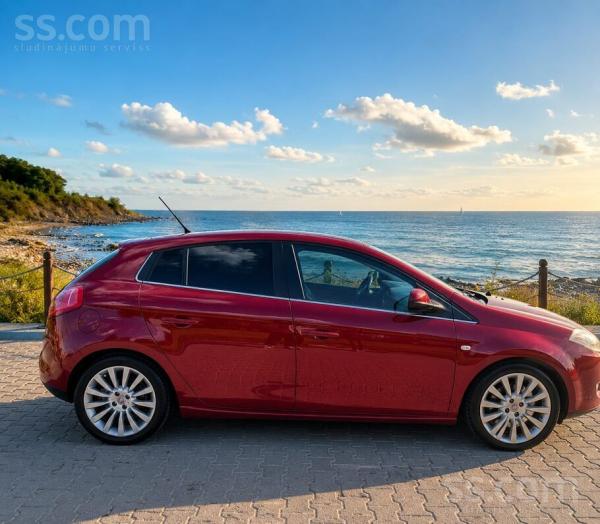 Sarkans Fiat Bravo 2007 Valmiera, ar dzinēja tilpumu 1.90 L un nobraukumu 311 tūkst. km par 2450 €, foto 3 vietnē AUTOMOTO.COM.LV