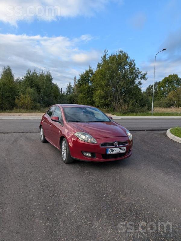 Fiat Bravo 2007 in Gulbene on AUTOMOTO.COM.LV Red Fiat Bravo 2007 in Gulbene, with an engine capacity of 1.90 L and mileage of 311 thousand km for 2550 €, photo 4 on AUTOMOTO.COM.LV