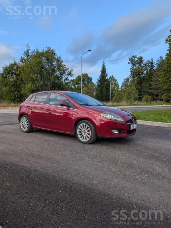 Fiat Bravo 2007 in Gulbene on AUTOMOTO.COM.LV Red Fiat Bravo 2007 in Gulbene, with an engine capacity of 1.90 L and mileage of 311 thousand km for 2550 €, photo 8 on AUTOMOTO.COM.LV