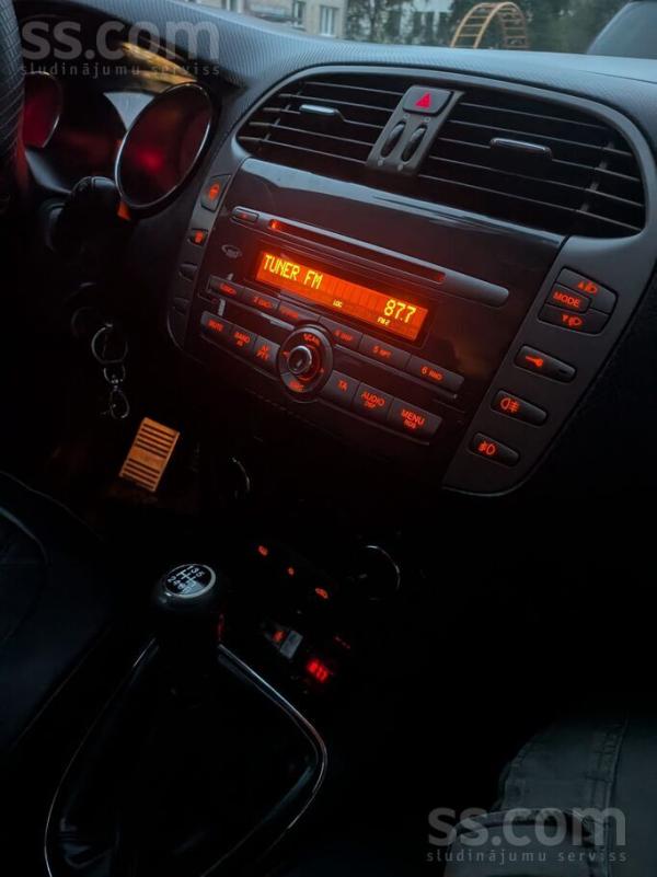 Sarkans Fiat Bravo 2007 Valmiera, ar dzinēja tilpumu 1.90 L un nobraukumu 311 tūkst. km par 2200 €, foto 7 vietnē AUTOMOTO.COM.LV