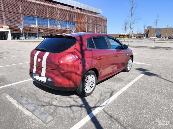 Red Fiat Bravo 2010 in Klaipeda, with an engine capacity of 1.60 L and mileage of 284 thousand km for 1100 €, photo 5 on AUTOMOTO.COM.LV