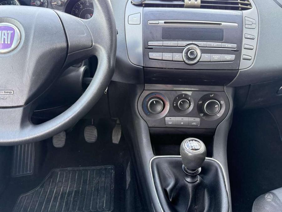 White Fiat Bravo 2008 in Vilnius, with an engine capacity of 1.37 L and mileage of 225 thousand km for 950 €, photo 18 on AUTOMOTO.COM.LV