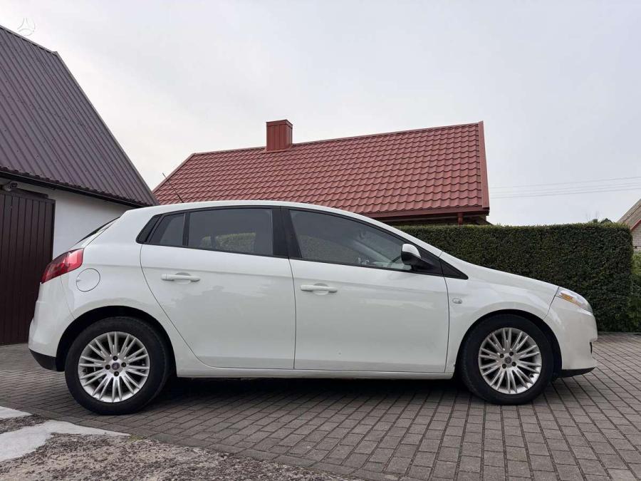 Balts Fiat Bravo 2010 Viļņa, ar dzinēja tilpumu 1.60 L un nobraukumu 385 tūkst. km par 1300 €, foto 9 vietnē AUTOMOTO.COM.LV
