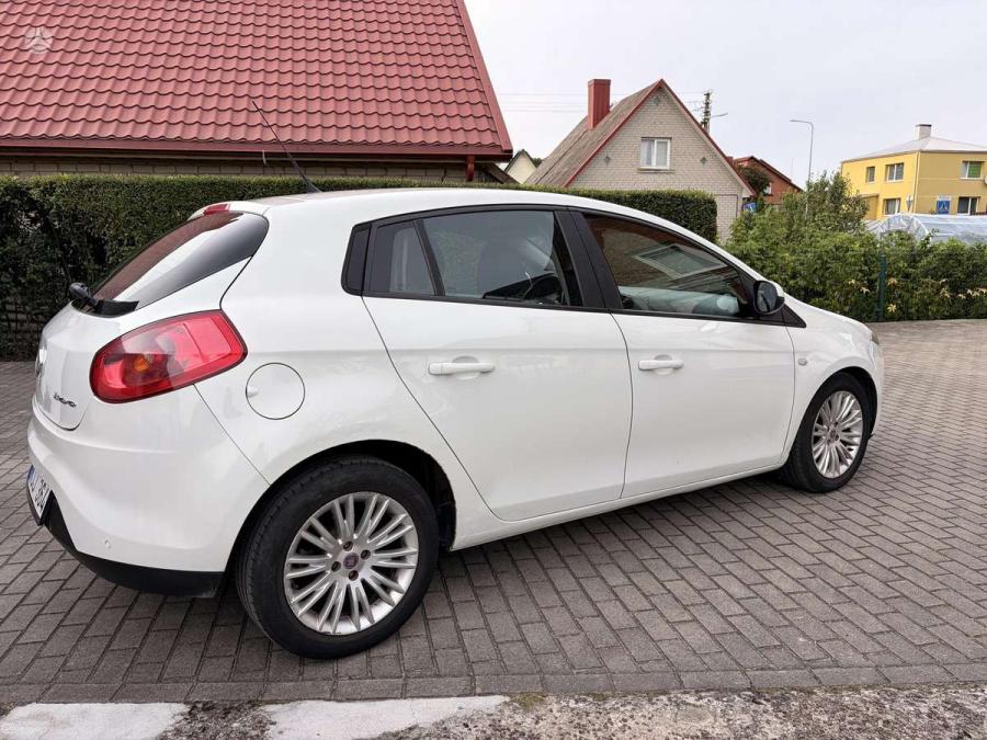 Balts Fiat Bravo 2010 Viļņa, ar dzinēja tilpumu 1.60 L un nobraukumu 385 tūkst. km par 1300 €, foto 13 vietnē AUTOMOTO.COM.LV