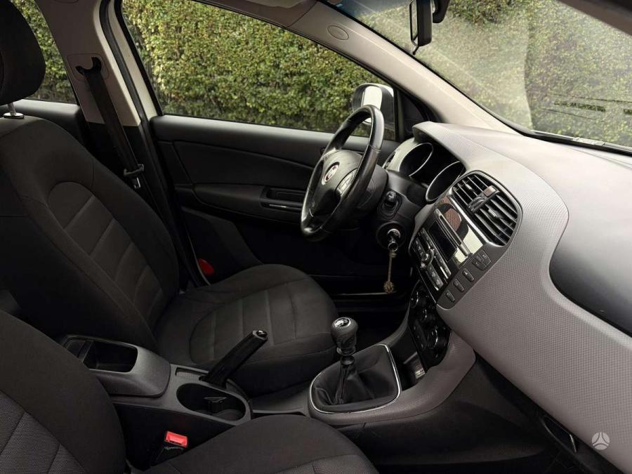 Balts Fiat Bravo 2010 Viļņa, ar dzinēja tilpumu 1.60 L un nobraukumu 385 tūkst. km par 1300 €, foto 18 vietnē AUTOMOTO.COM.LV