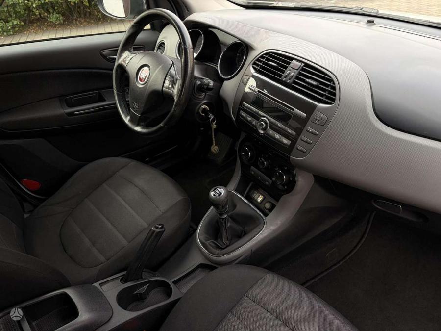 Balts Fiat Bravo 2010 Viļņa, ar dzinēja tilpumu 1.60 L un nobraukumu 385 tūkst. km par 1300 €, foto 19 vietnē AUTOMOTO.COM.LV